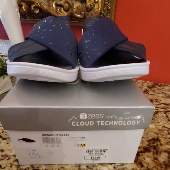 Bzees | Shoes | Ladies Bzees Diamond X Ban Sandals W Cloud Tech | Poshmark
